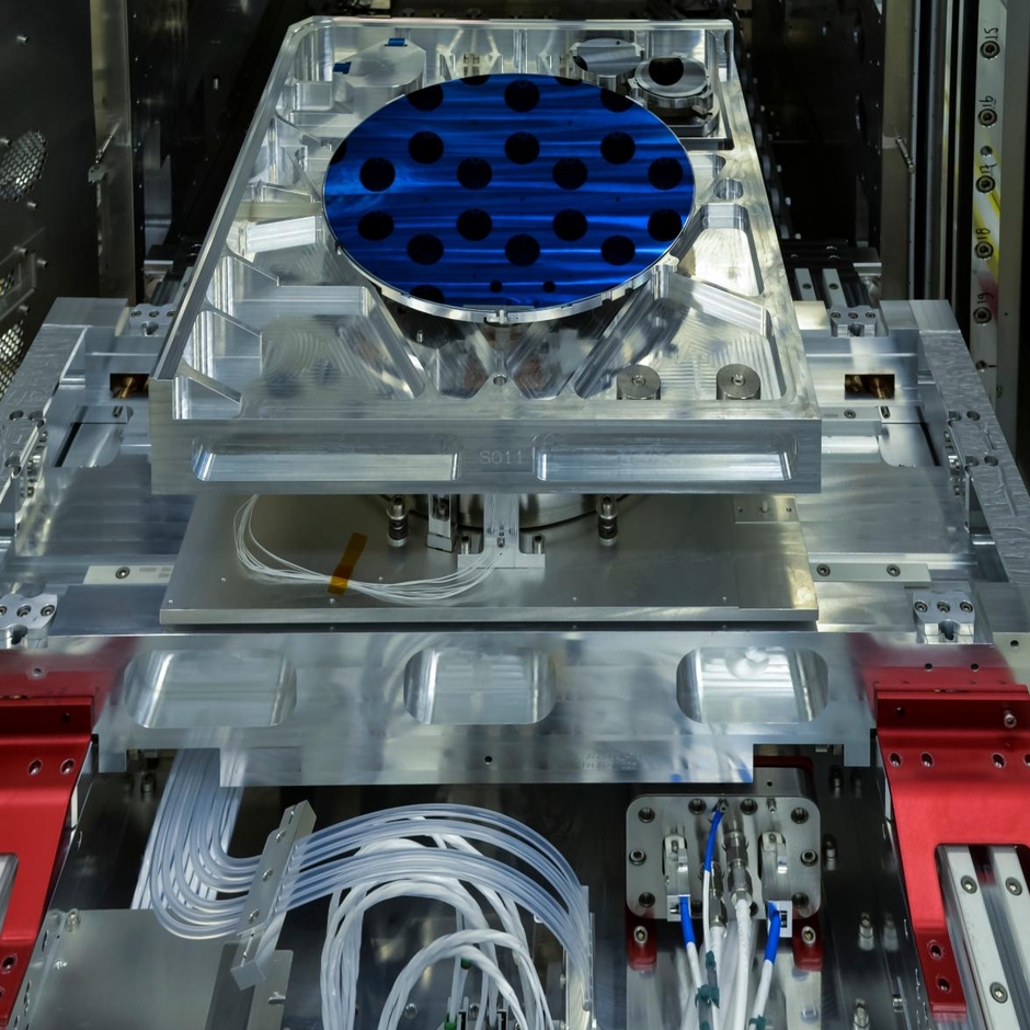 short-stroke wafer stage.